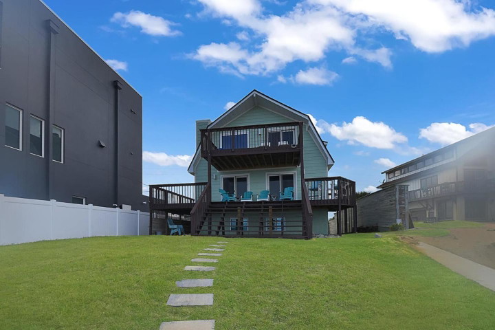 Dog-friendly Beachfront Home With Beach Access, Deck, Fireplace, W/d, Ac - Flagler Beach, FL