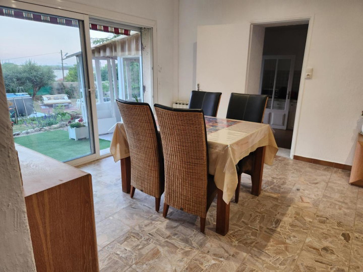 Charme Et Piscine Dans Le Gard Salon Et Deux Chambres - Castries