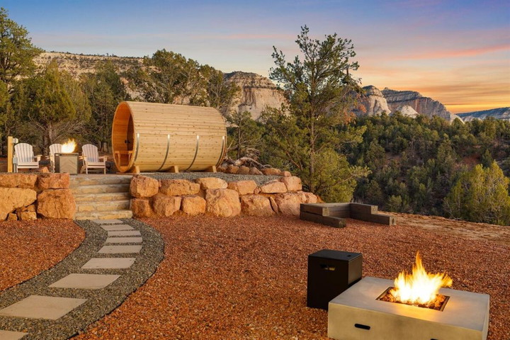 Lux Retreat, Hot Tub, Sauna, Cold Tank, Pool Table - Orderville, UT