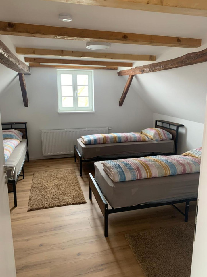 Dreibettzimmer Mit Gemeinschaftsbad Und Küche Großenbach - Saksa