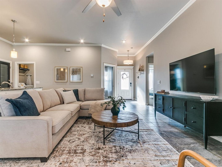 Luxury Living Without The Commitment - Edmond, OK