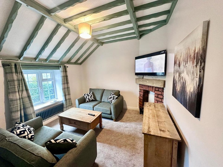 Luxury 3 Bed, 6 Person, Spacious Rural Apartment - Newport