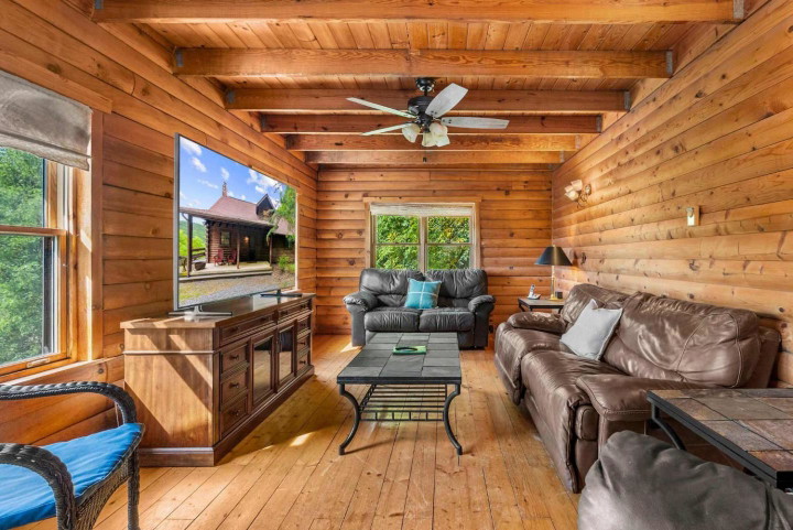 Dog Friendly With Fire Pit And Yard By The River - West Virginia