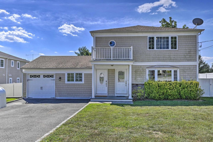 Glen Cove Home: Walk To Boardwalk + Dining! - Port Washington, NY