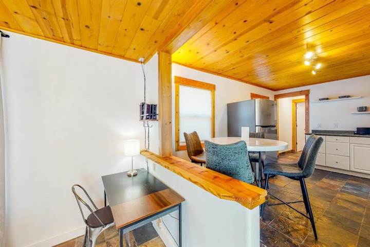 Modern Lake-view Hotel - All Eight Rooms - Dog-friendly - Near Beach & Golf - Incline Village