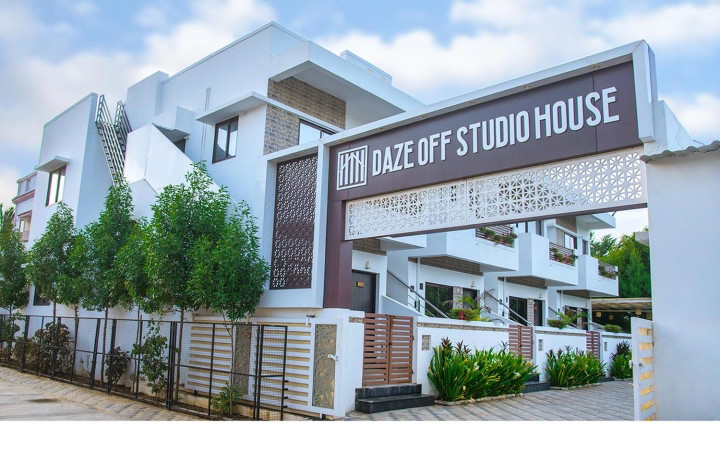 Daze Off Studio House - Bhuj