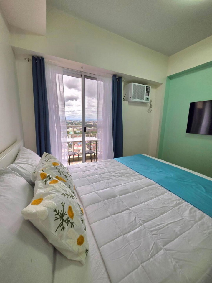 Minimalist Apartment With Queen Size Bed At The Celandine - Quezon City