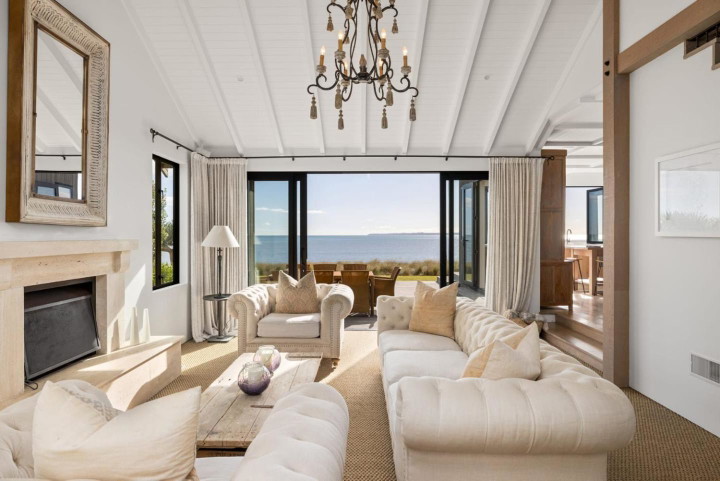 Beachfront Mediterranean Villa - Papamoa
