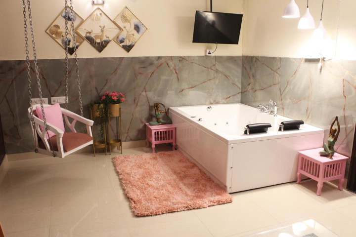 Air Purifier - Modern Jacuzzi Hottub 1bhk Suite 3 - New Delhi