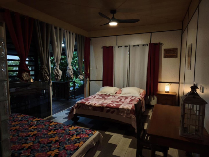 Teva's Tahiti Stay - Near Tahiti Airport - Tahiti