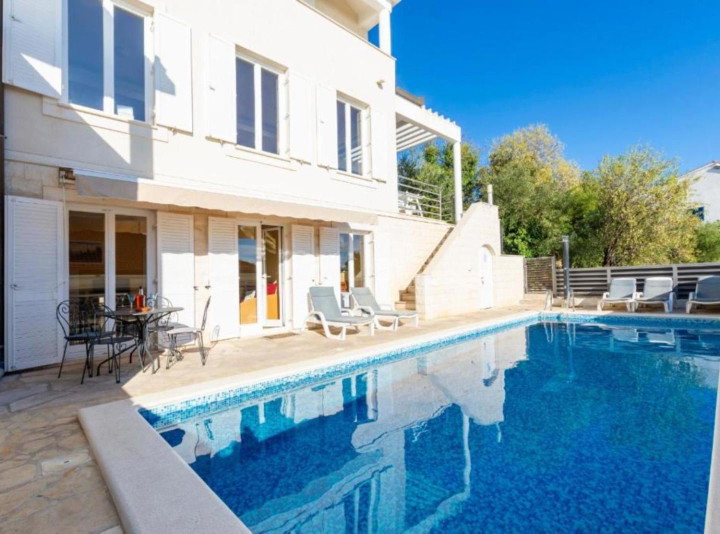 Spacious Villa Radevenjić With Outdoor Pool - Omiš
