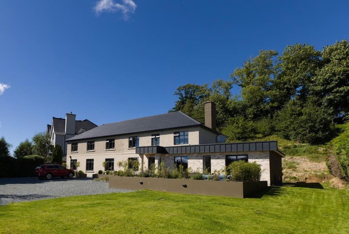 Luxury Eleven Bedroom House Sleeps 23 5-10 Mins Walk From Town Centre - Killarney
