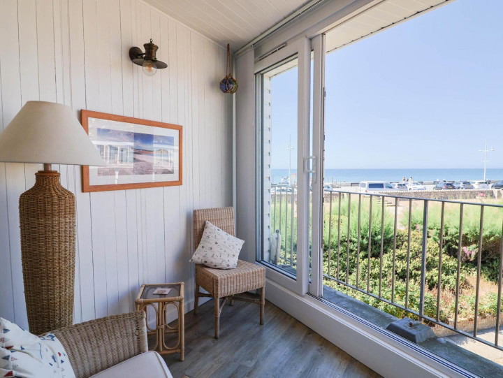 16 Old Shipyard Centre - Burton Bradstock