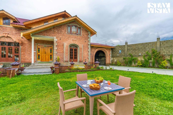 Stayvista's Nazneen - 3bhk Mountain-view Villa With Alfresco Dining - Srinagar