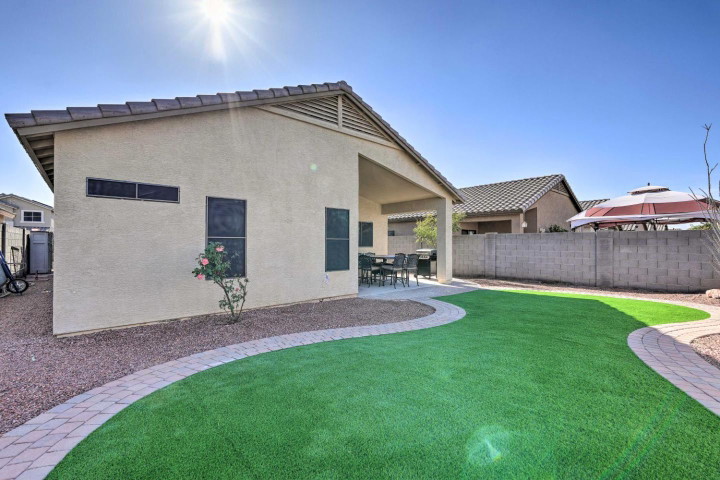 Sunlit Peoria Gem W/ Yard: Hike, Golf & Explore! - Peoria, AZ