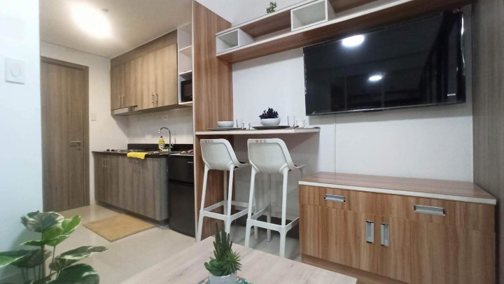 Cozy 1br With Netflix & Balcony Pool View Condo - Luzón