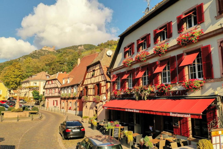 Hôtel Spa Au Cheval Blanc - Chambres Climatisées - Riquewihr