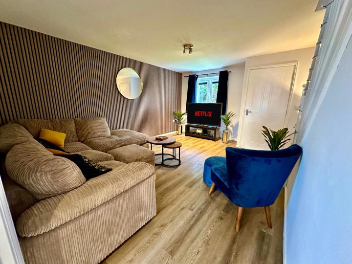 3 Bedroom Home In Bedford With 2 Private Parking Space, Business And Leisure Stays - Campton