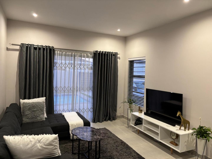 Modern 3 Bedroom Urban Getaway - Western Cape