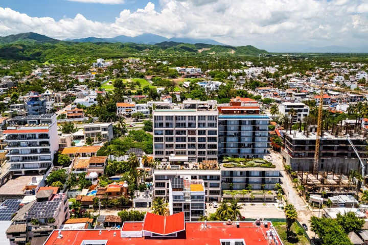 Modern Waterfront Condo With Shared Pool, Balcony, And Washer/dryer - Bucerías