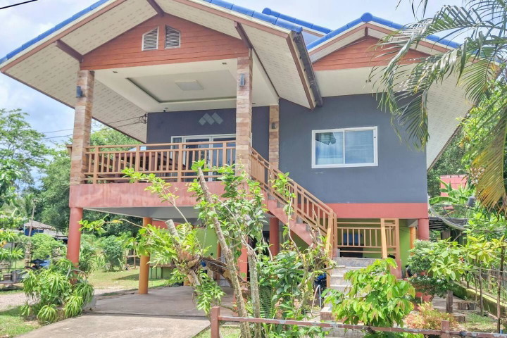 Upstairs Apartment- Kitchen, Gym Pool Access - Ko Yao Yai