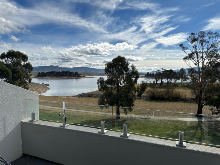 The Brumby By The Lake- Horizons Lake Jindabyne - 진다바인