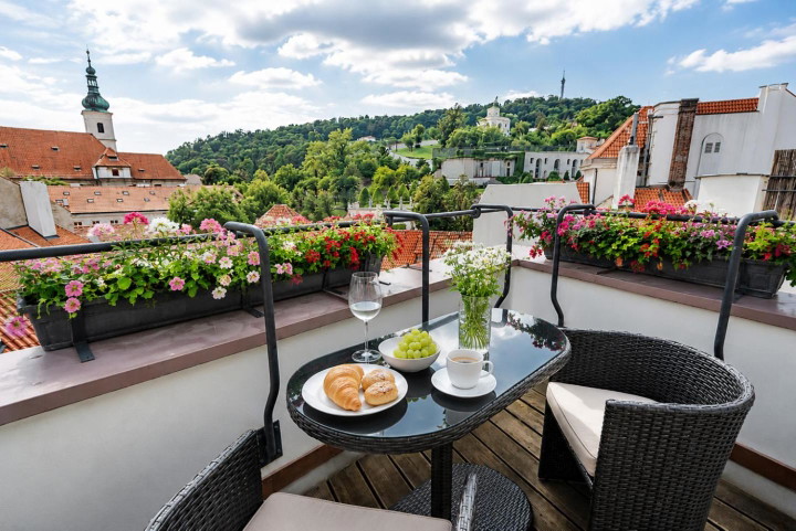 At The Blue Lion And Parking Assistance - Praga