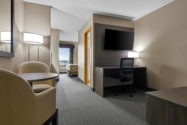 Super 8 By Wyndham Prince Albert - Prince Albert