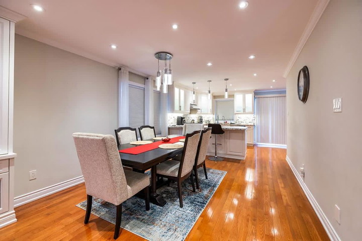 Boutique House In Etobicoke On - Lakeshore