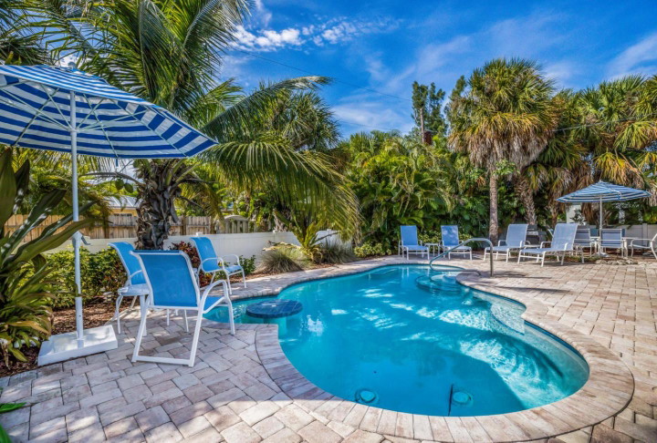 Toes In The Water: North End, West Of Gulf, Steps To Beach, Pool By Anna Maria Life Vacation Rentals - Anna Maria, FL