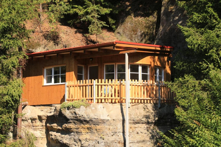 Malběnka - Chata Na Skále Pod Hradem Kokořín - Tschechien