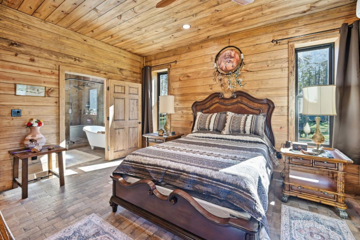 Luxury Barndominium Private Woodland Getaway! - Folsom, LA