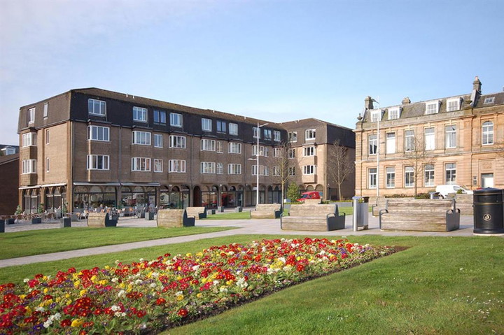 The Flat In The Square - Gourock