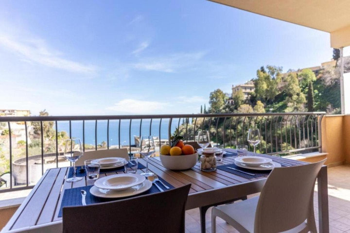 Guesthost - Calipso Big Apt With Sea View, Parking & Pool - Taormina