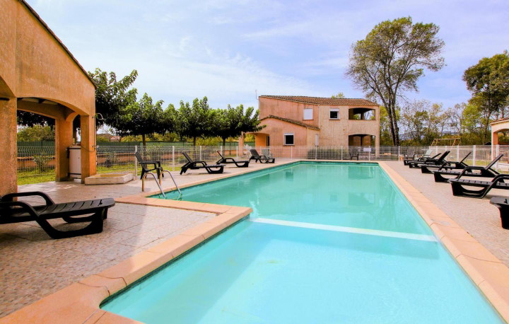 Belle Maison À Lablachère Avec Piscine - Joyeuse