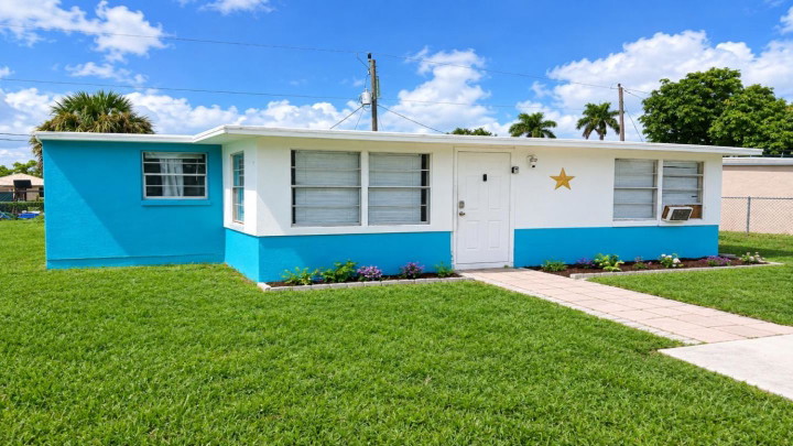 Gpl 2124 Davis Ct Room 4 - Fort Myers, FL