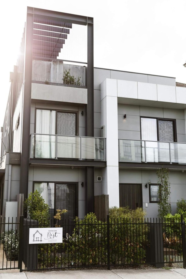 Timber Door Luxury Accommodation Geelong - Geelong