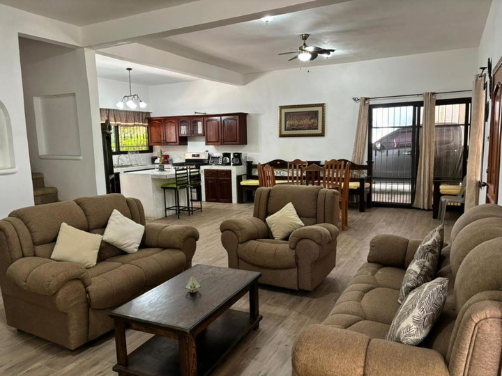 Casa Cerca Del Aeropuerto Peten - Guatemala