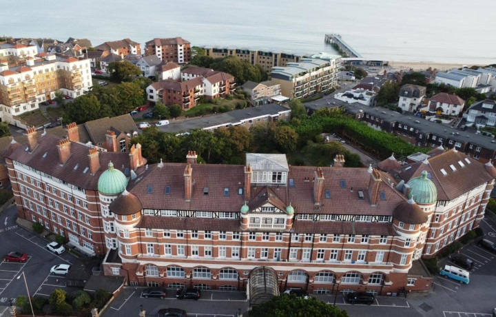 Popular Beach Retreat - Bournemouth