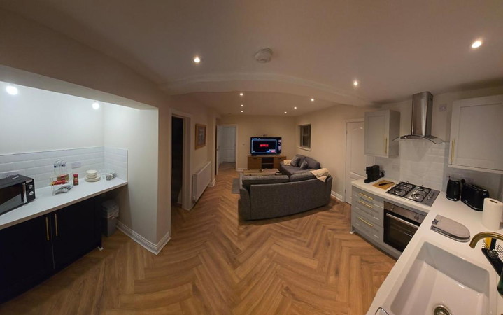 Stylish Modern 2 Bedroom Bungalow - Driveway & Wifi - Coventry