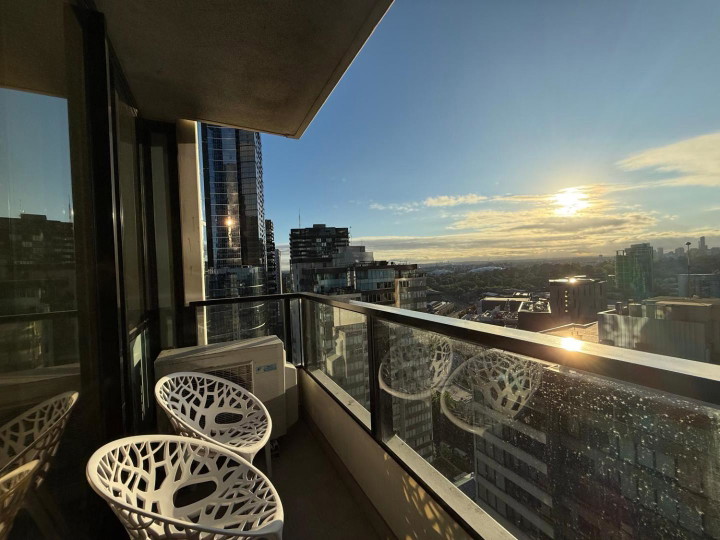 Prime Location In Southbank - Wrap - Kensington