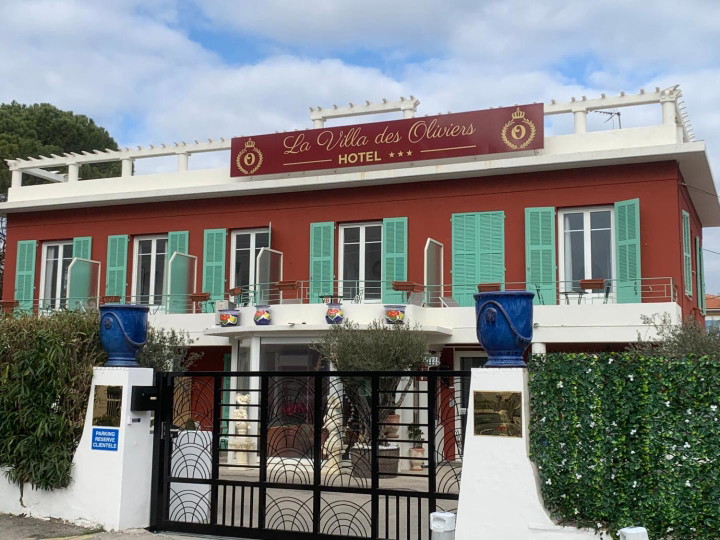 Hôtel La Villa Des Oliviers, Seaside Hotel - Villeneuve-Loubet