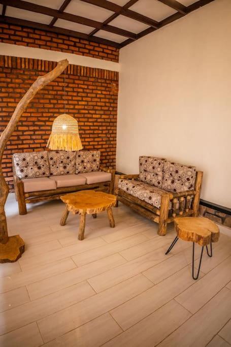 Kaba Local Rwandan Guesthouse Entire Property For You With Tour Services In And Out The City Such As Safari's - Rwanda