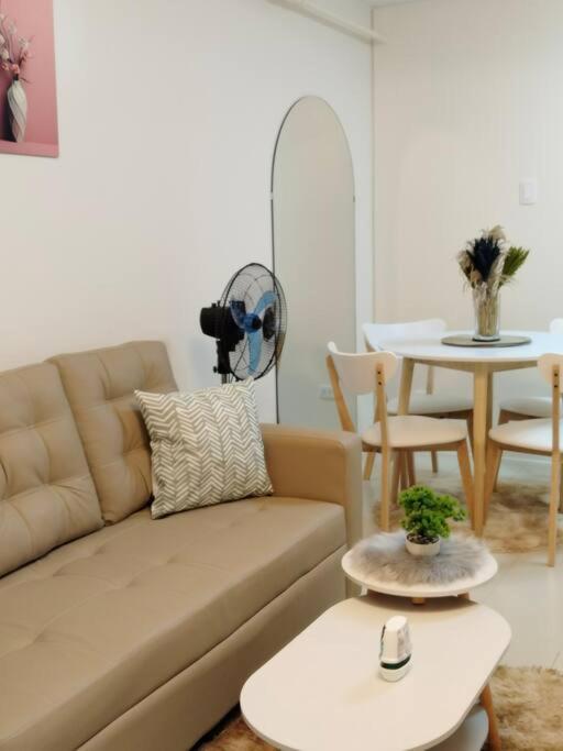 2br Condo By Coco's Haven - Angono
