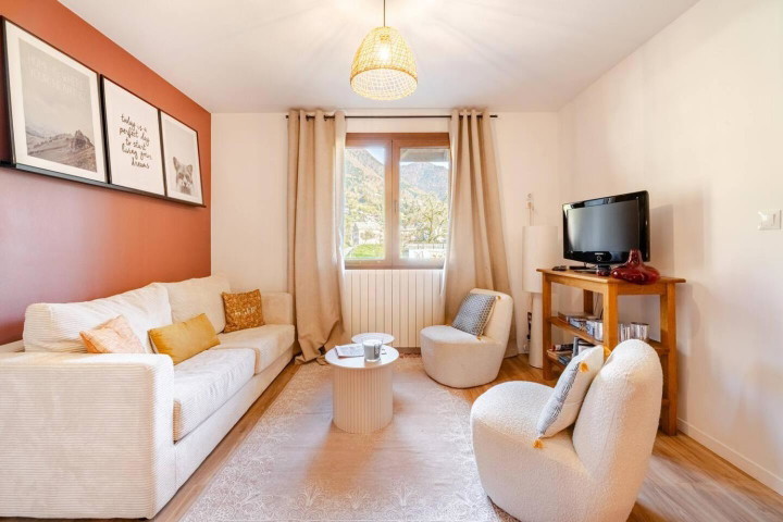 Cozy Alpine Apartment Sleeps 4, Private Parking - Les Carroz d'Arâches