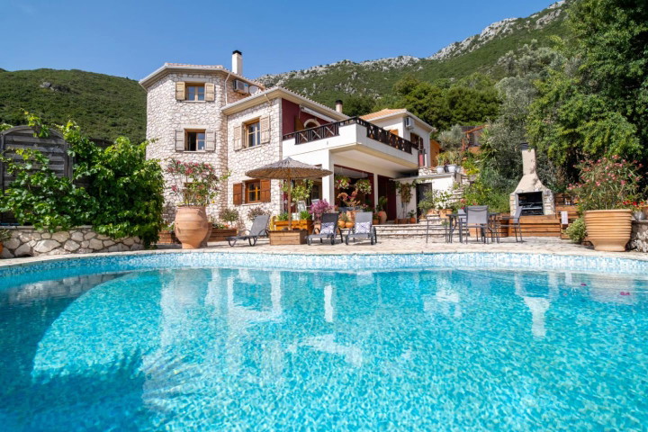 Arapaki Secret Garden, Ground Floor Deluxe Suite, Private Pool, Sauna, Sea View - Lefkada