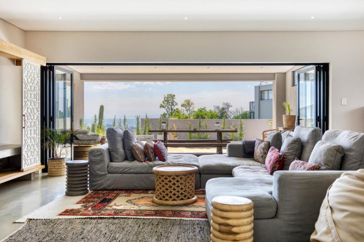 Solar-powered Mountain Retreat With Natural Pool - Camps Bay