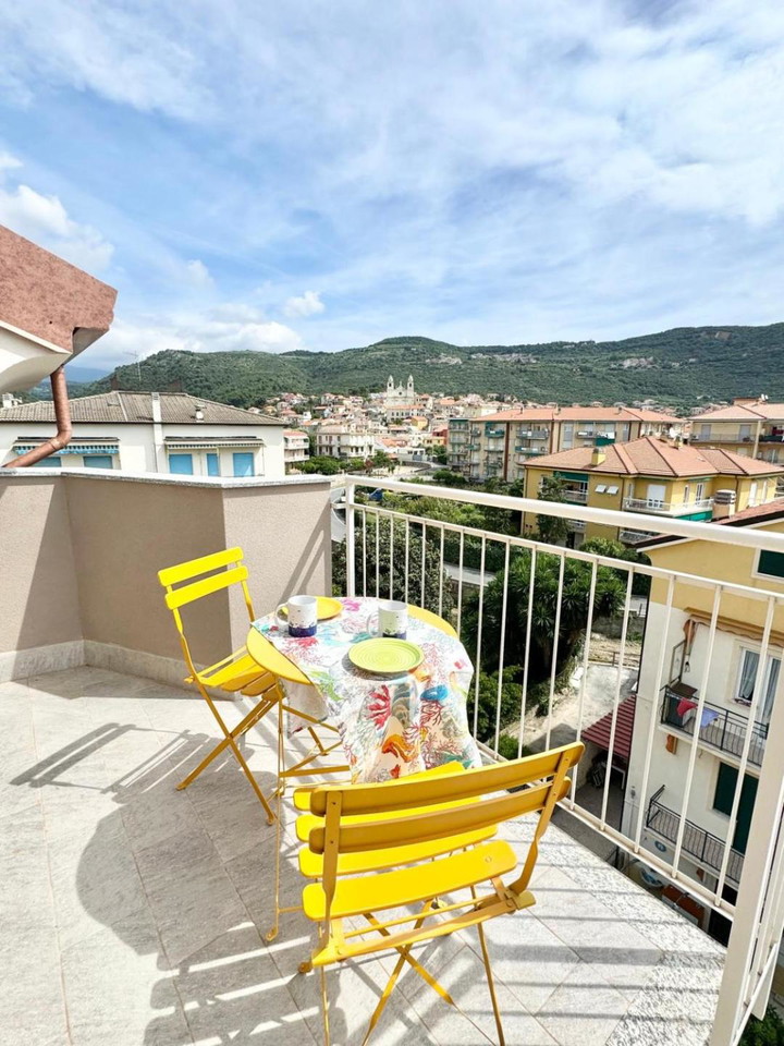 Hostdomus - A Due Passi Dal Mare - Pietra Ligure