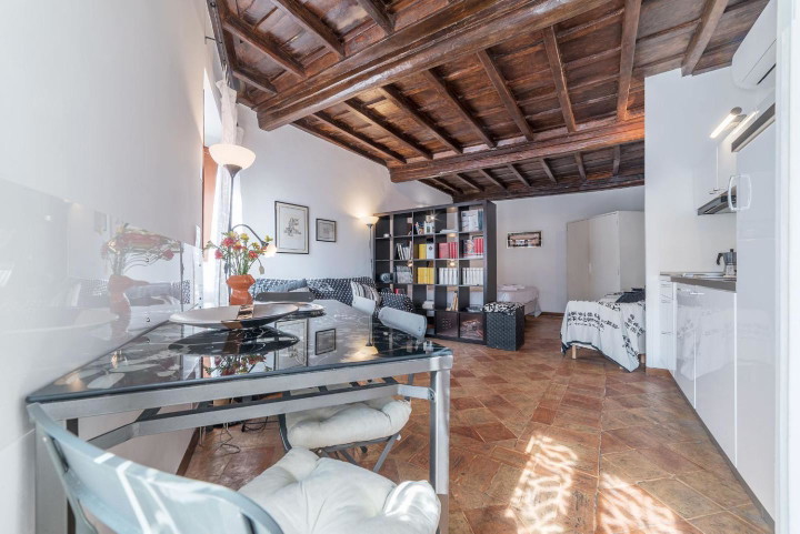 Black White - Fromhometorome - Rooma