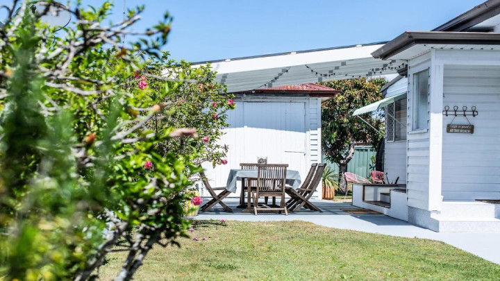 Bangalow Beach House - Ettalong, Pet Friendly, Walk To Beach,shops,cafes - Central Coast